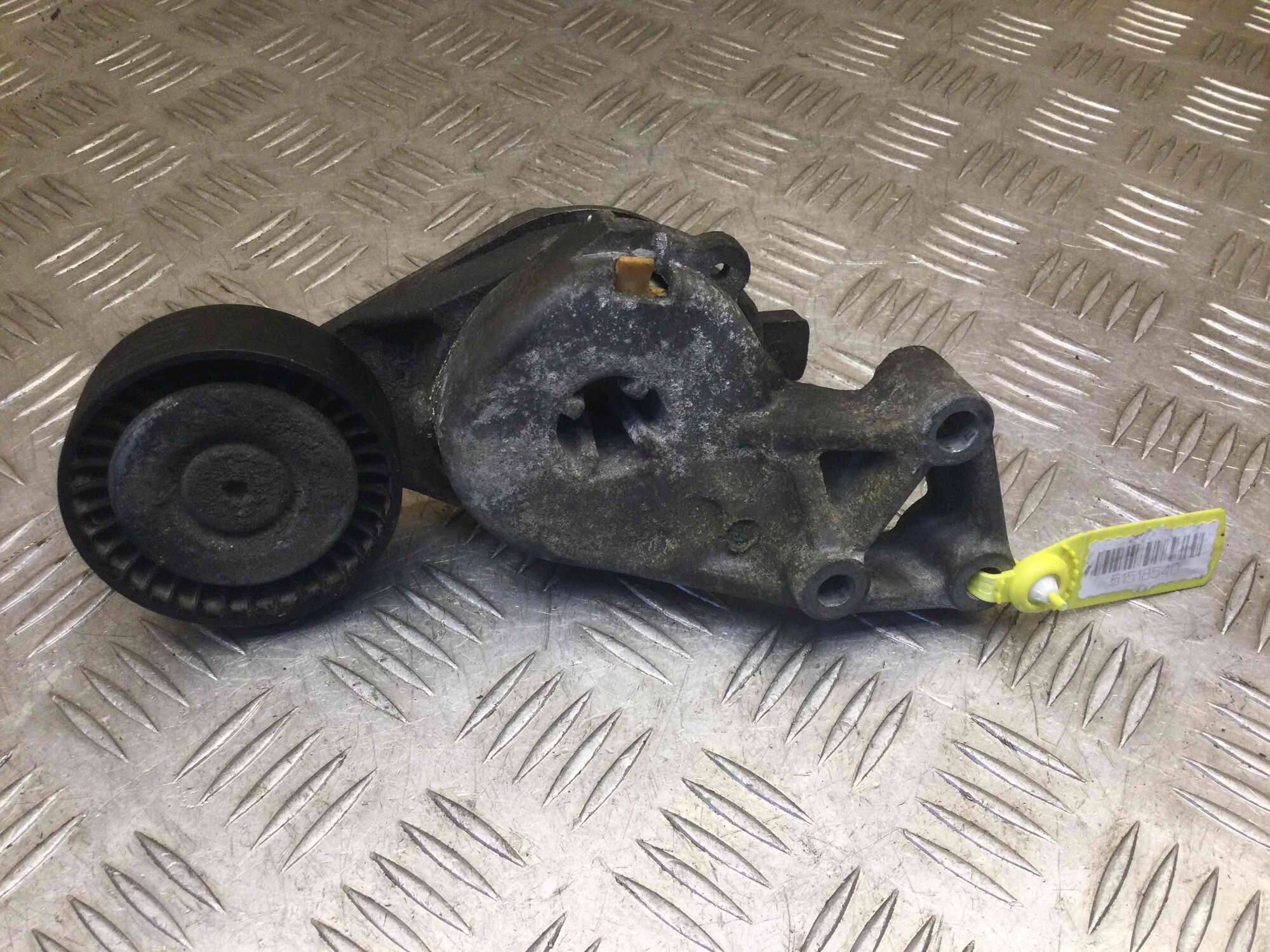 Б/У Натяжитель ремня генератора Volkswagen Golf 4 поколение (1997-2004) 2000 г.