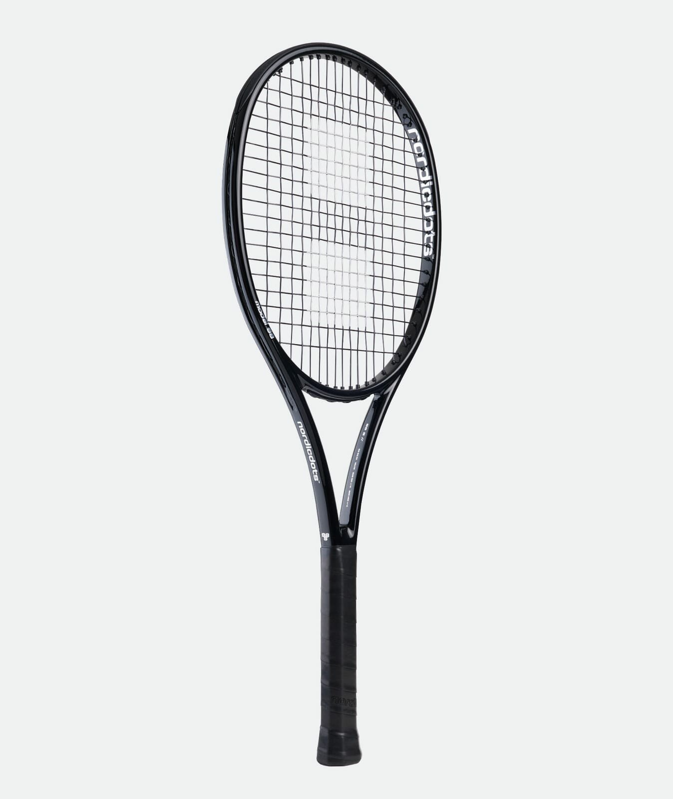 DECATHLON ракетка для большого тенниса nordicdots модель 98 s, черный глянец, grip 2, размер головки 98 кв. дюймов, струнная формула 16x19, вес 305 гр, баланс 320 мм