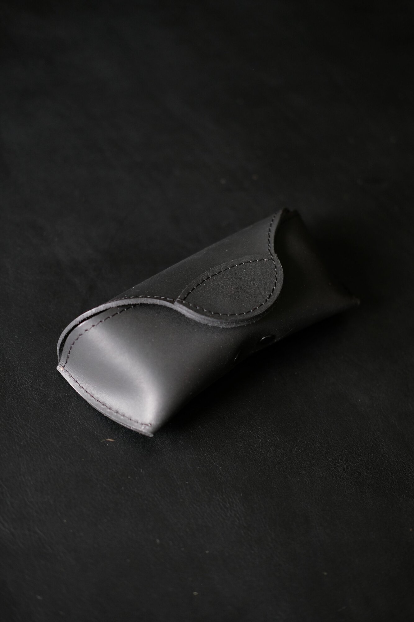 Кожаный футляр для очков. Черный