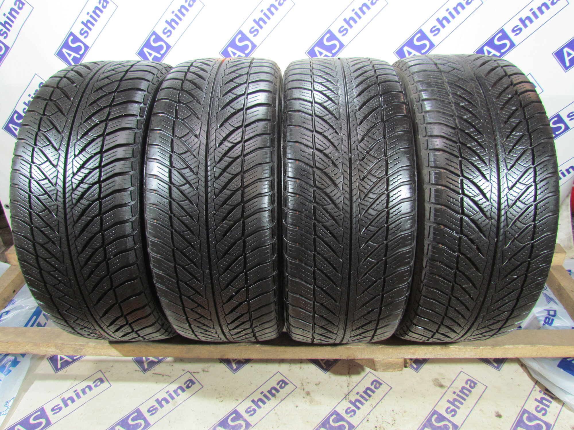 Goodyear Ultra Grip 8 Performance 245 45 R18 зимние БУ шины 5-10% износ , артикул 0015587