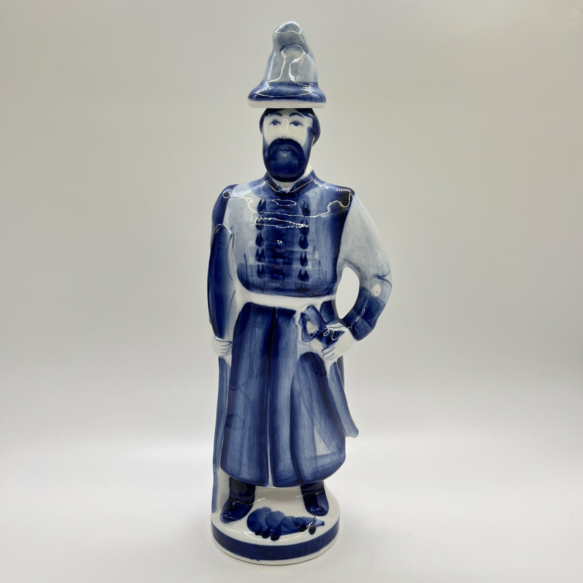 Штоф фигурный "Воин", Гжель, фарфор, роспись, Россия, 2000-2015 гг.