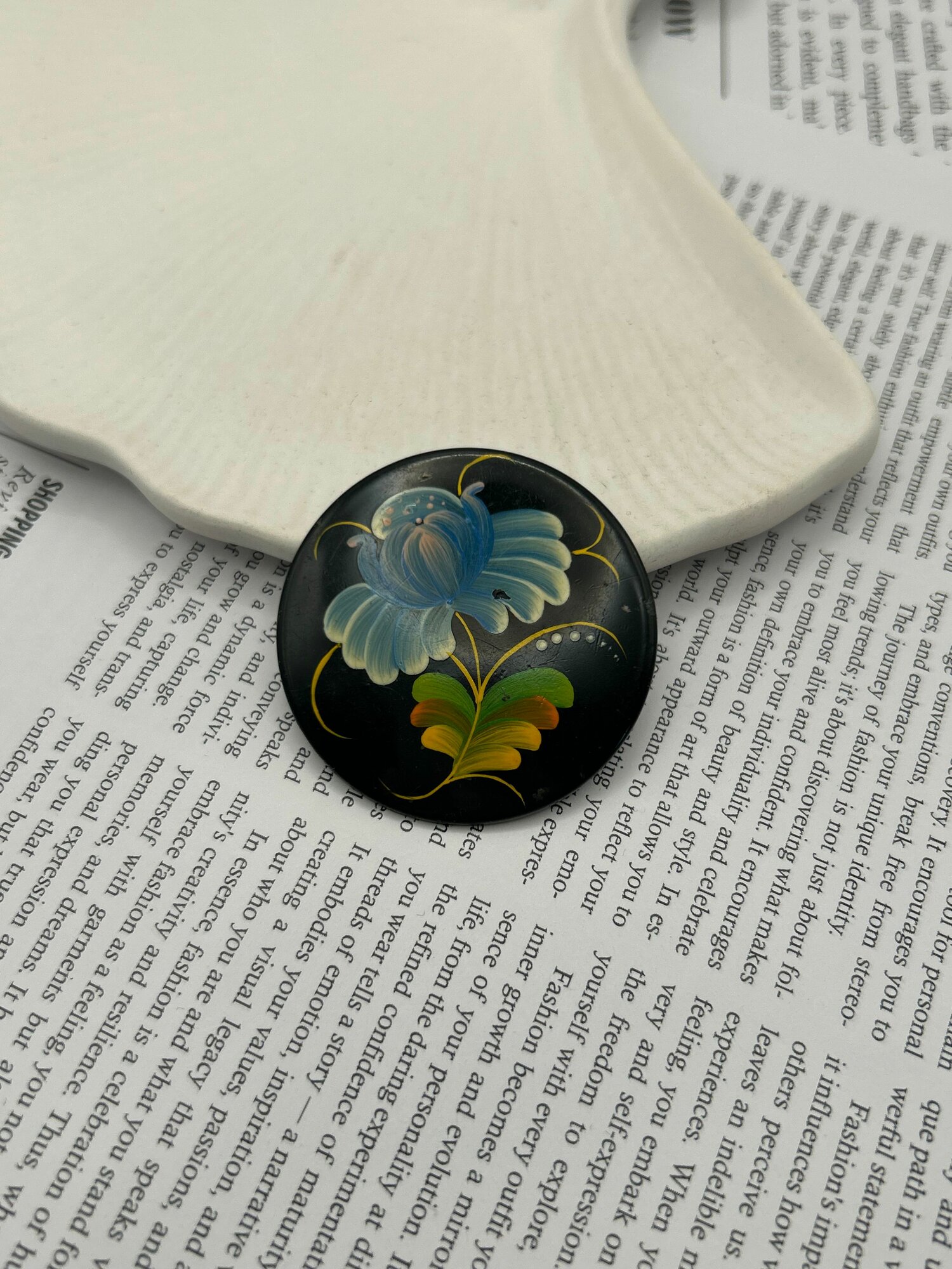 Советская винтажная пластиковая брошь, ручная роспись