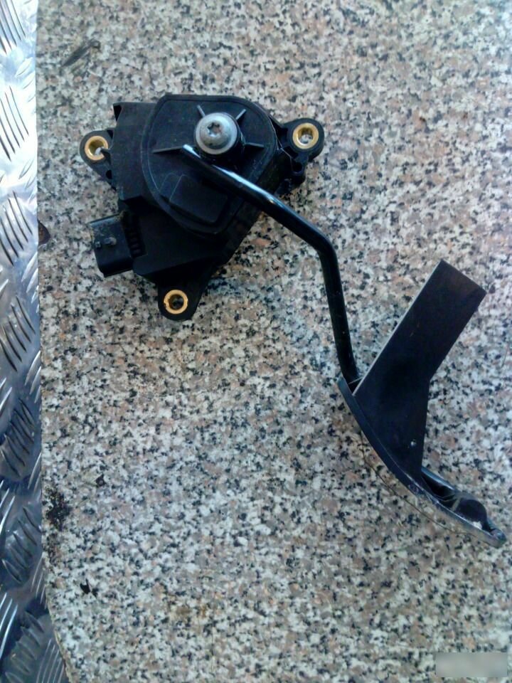 Педаль газа Nissan nissan X-trail T31 18002JG40B