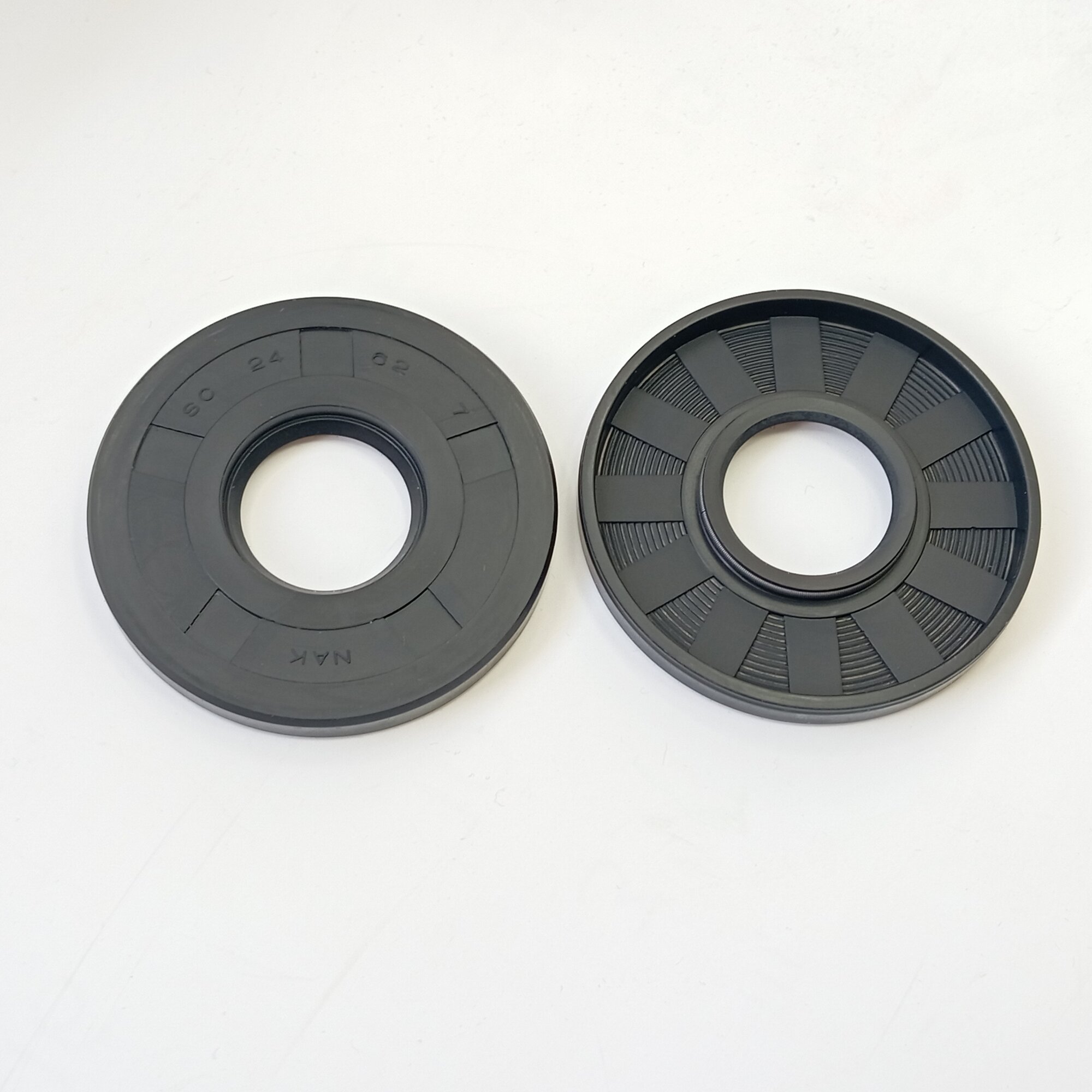 Сальник 24x62x7 SC NBR-70-K-01B/C/C NAK маслобензостойкий (манжета армированная) с пружиной