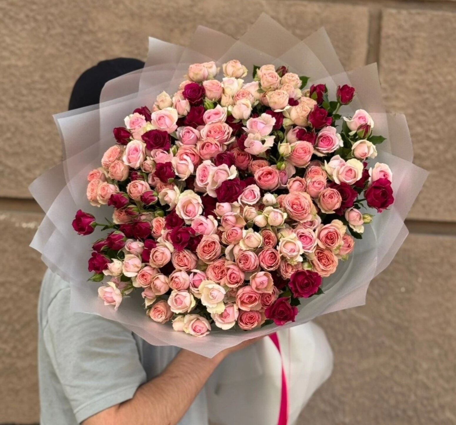 Букет из кустовых роз Chantal Malina