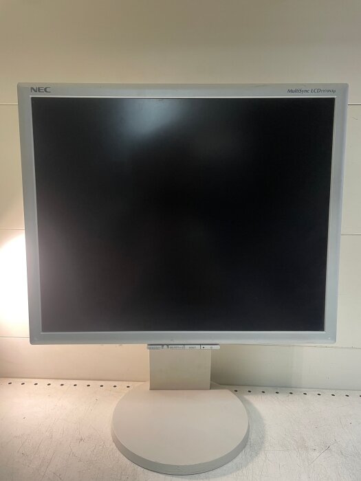 Монитор уценёный ЖК 19" 5:4 NEC 1970NX белый VGA DVI-D без колонок