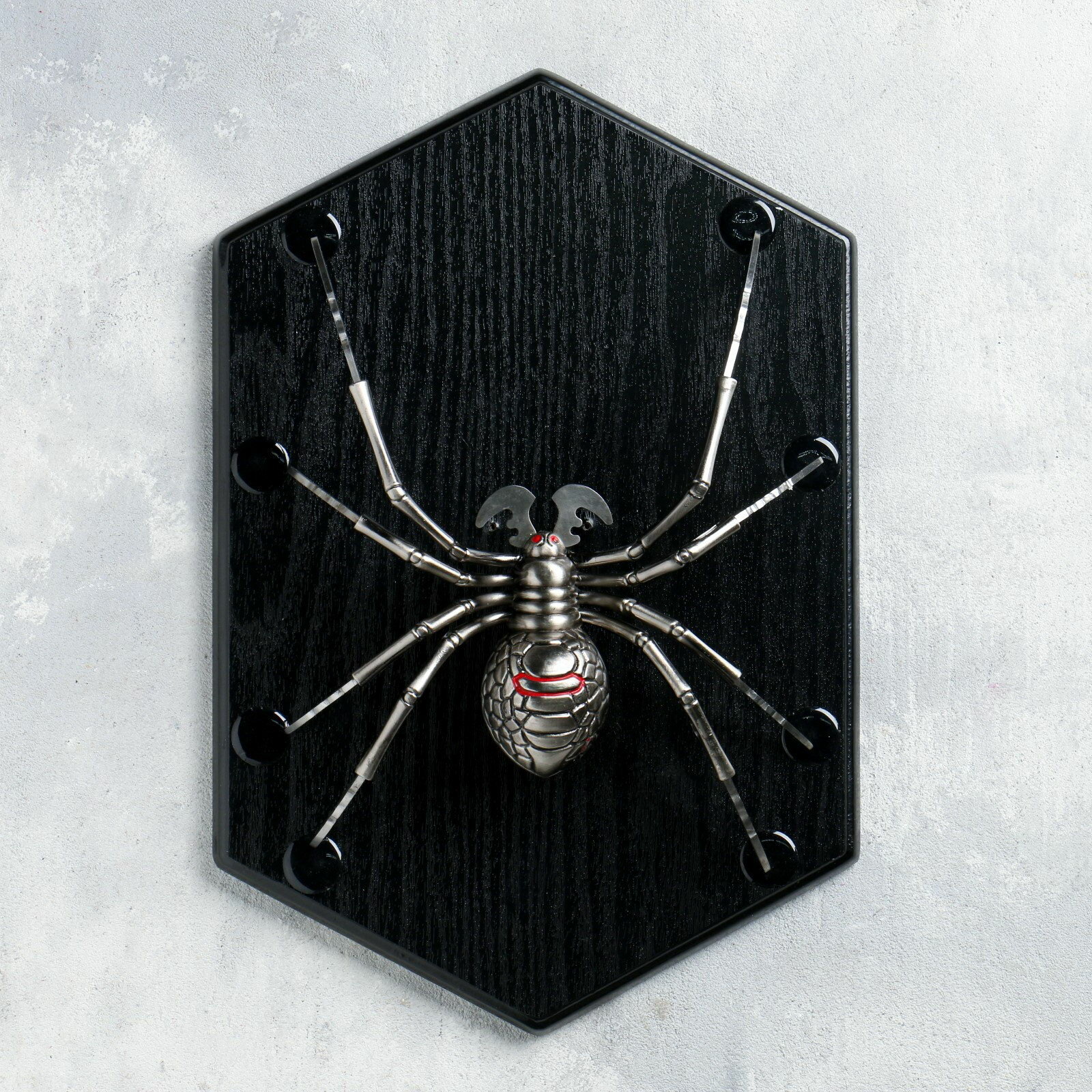 Панно на стену "Макет оружия: сувенирный паук на планшете", декор настенный