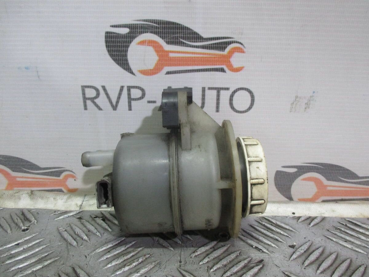 Бачок для тормозной жидкости MitsubishiOutlander 1