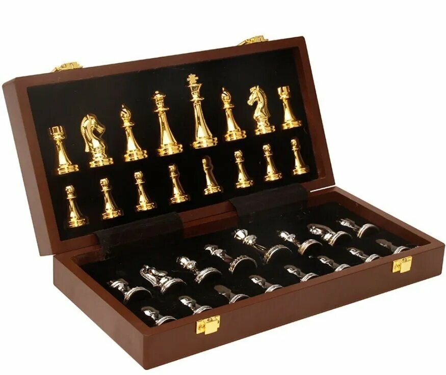 Подарочные шахматы. Металлические хромированные фигурки, деревянная доска (Размер 29x29 см). Позолоченный, серебряный стиль