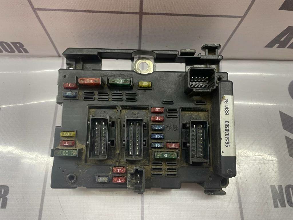 Блок предохранителей Peugeot 307 2001-2008