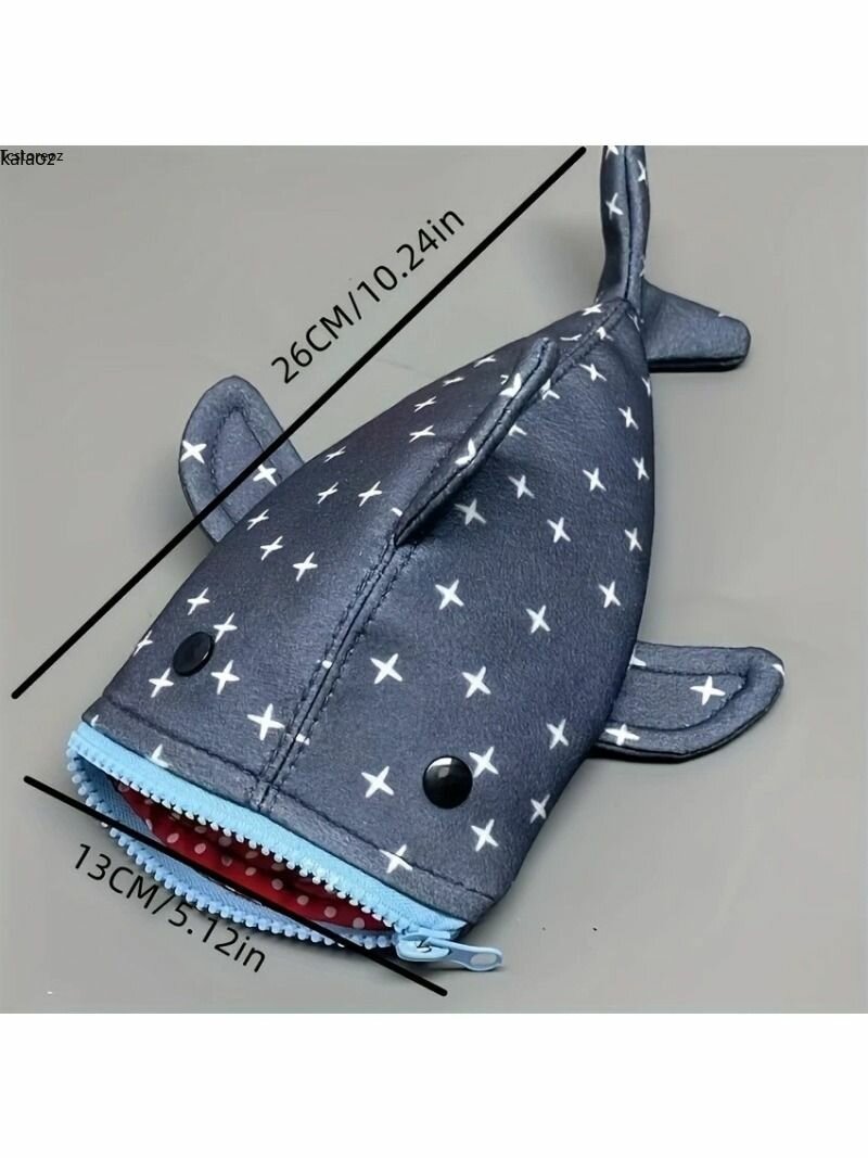 Симпатичный пенал в форме акулы