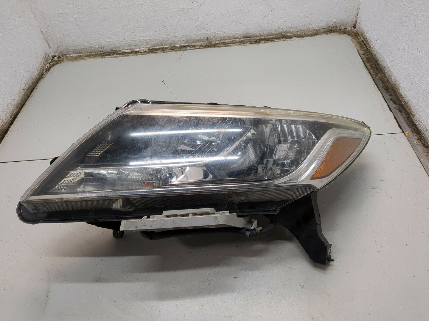 Фара (передняя) левая Nissan Pathfinder Б/У