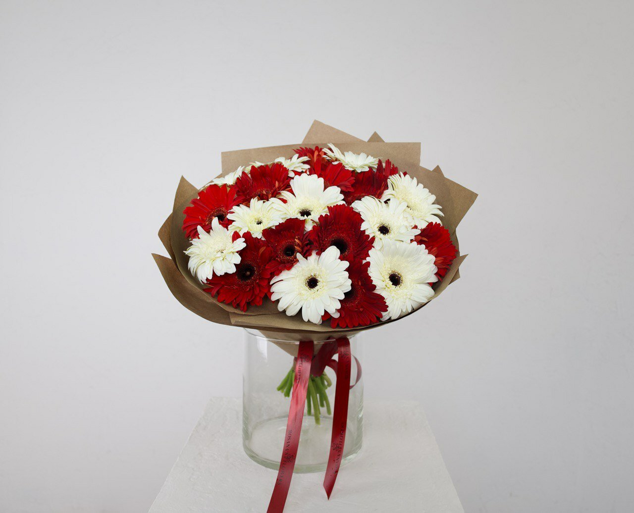 Букет Rosana's Flowers "RF Гербера", 29 гербер, в пленке, высота 50 см