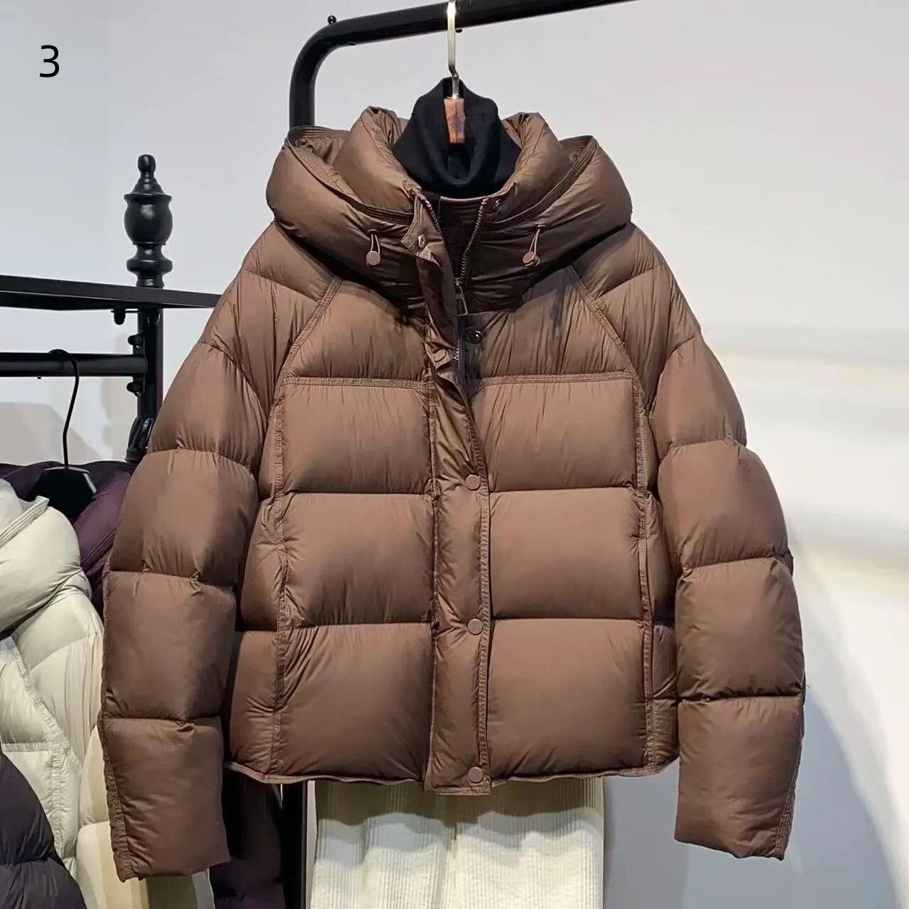 Женская зимняя короткая пуховик-пуф с капюшоном свободного кроя в стиле "бомбер", утеплённая куртка/пальто