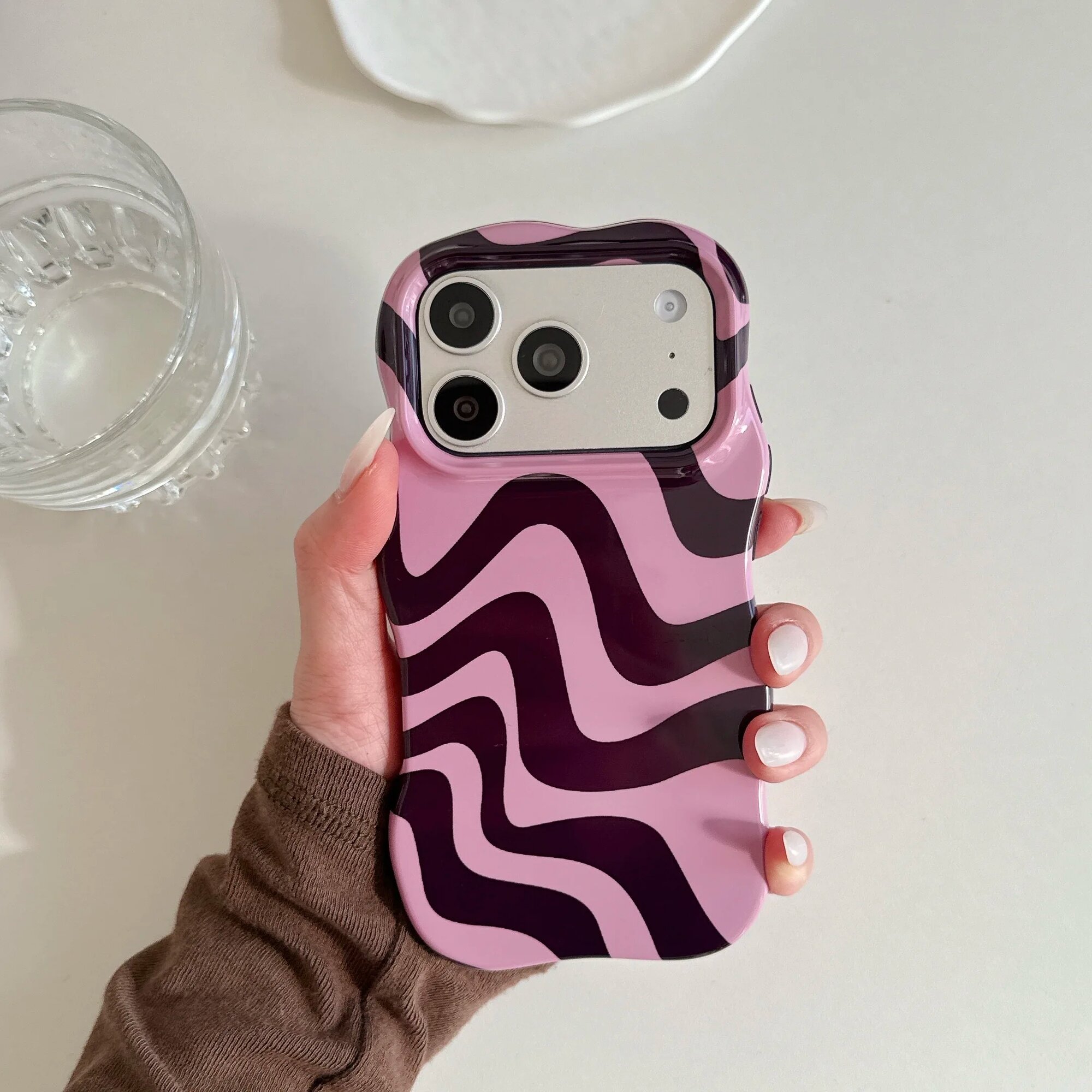 Чехол iPhone 16 Pro фиолетовый Rose Black, волна