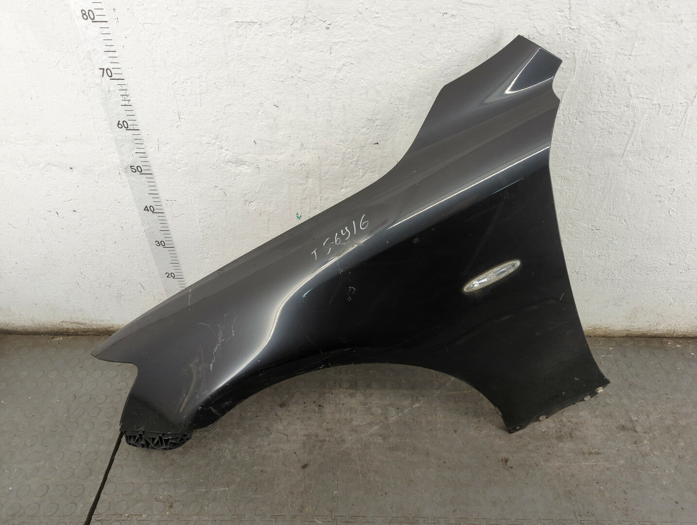 Крыло левое переднее Lexus IS Б/У