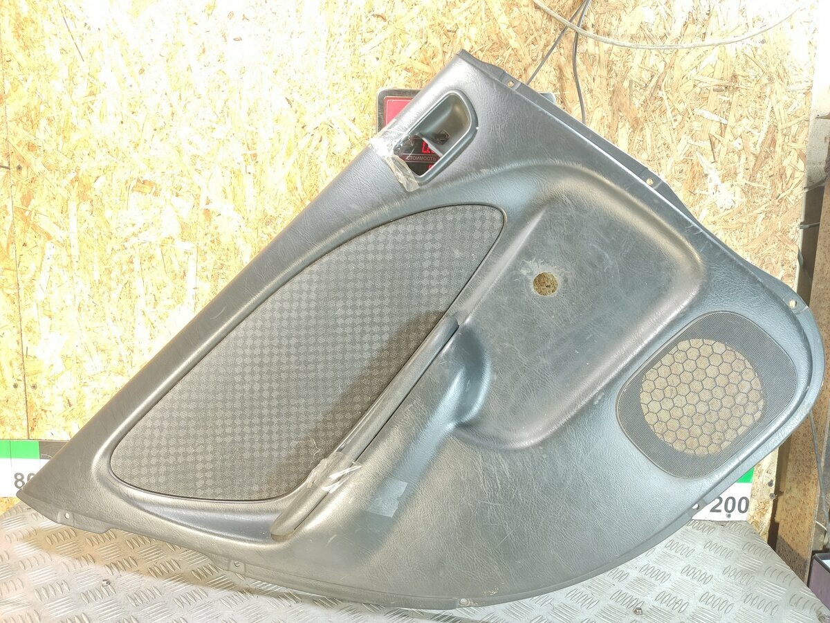 Обшивка двери задней левой TOYOTA Avensis 1997-2003 6702005080B0