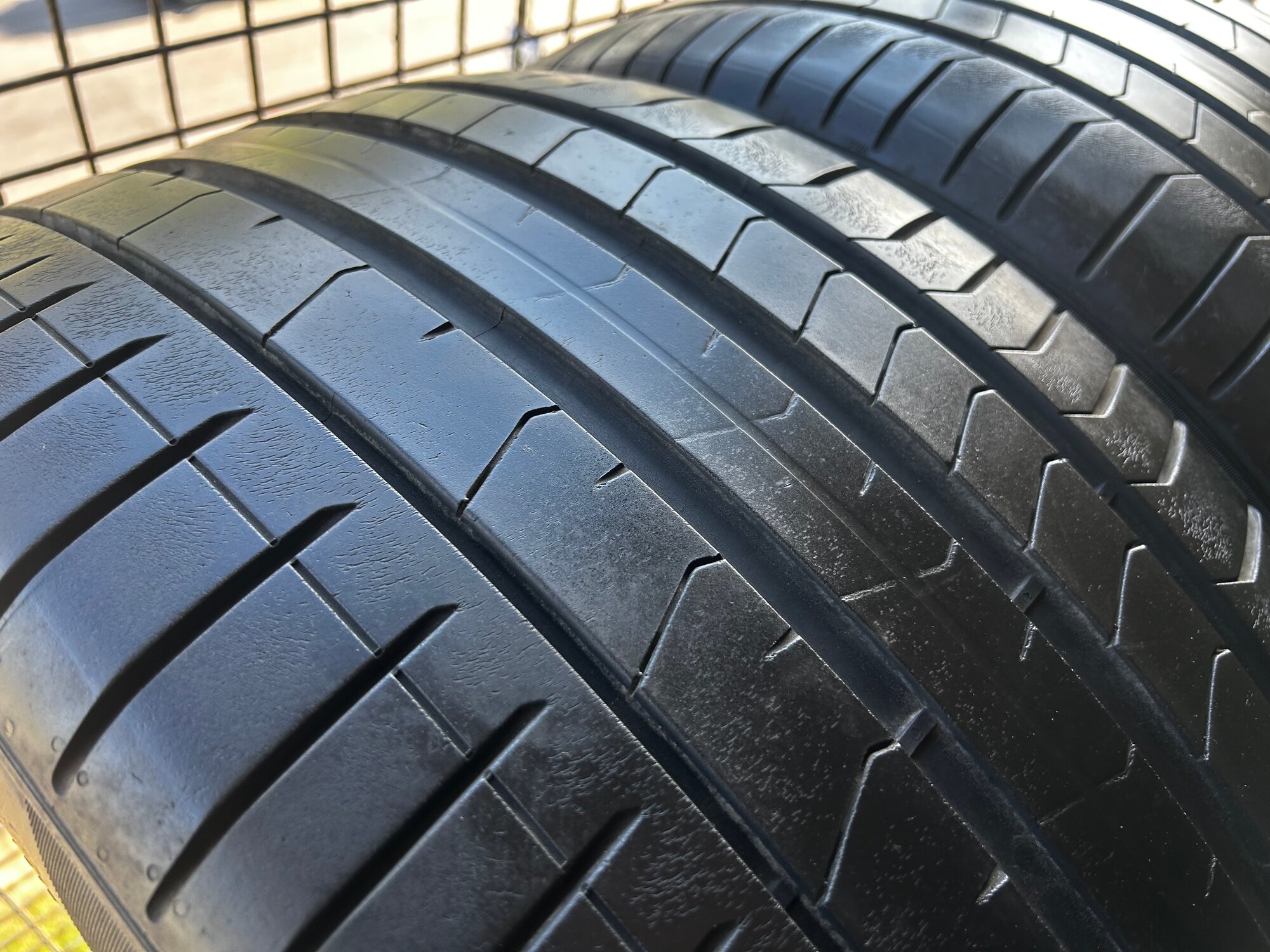 Pirelli P Zero PZ4 315/35 R21 111Y — фото 1