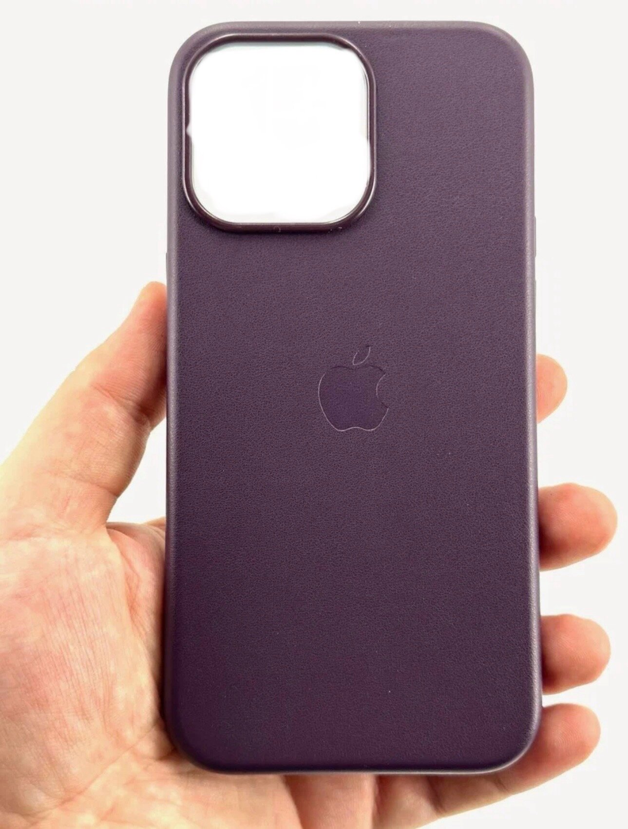 Защитный чехол на iPhone 16 Pro фиолетовый / кожаный с MagSafe / для айфон 16 про