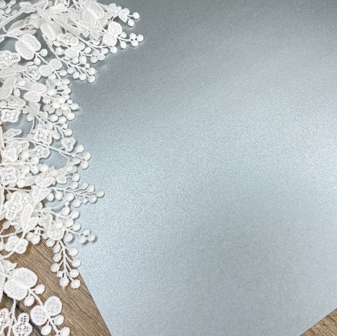 Дизайнерская бумага с перламутровым покрытием, цвет платиновый, плотность 230 гр, размер 34*34 см