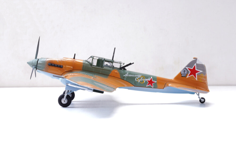 Legion Модель самолета Ильюшин Ил-2М3 "Александр Суворов"