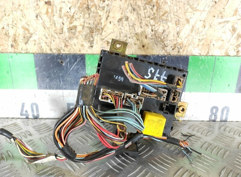 Блок предохранителей салонный FIAT Punto 1993-1999 7755601