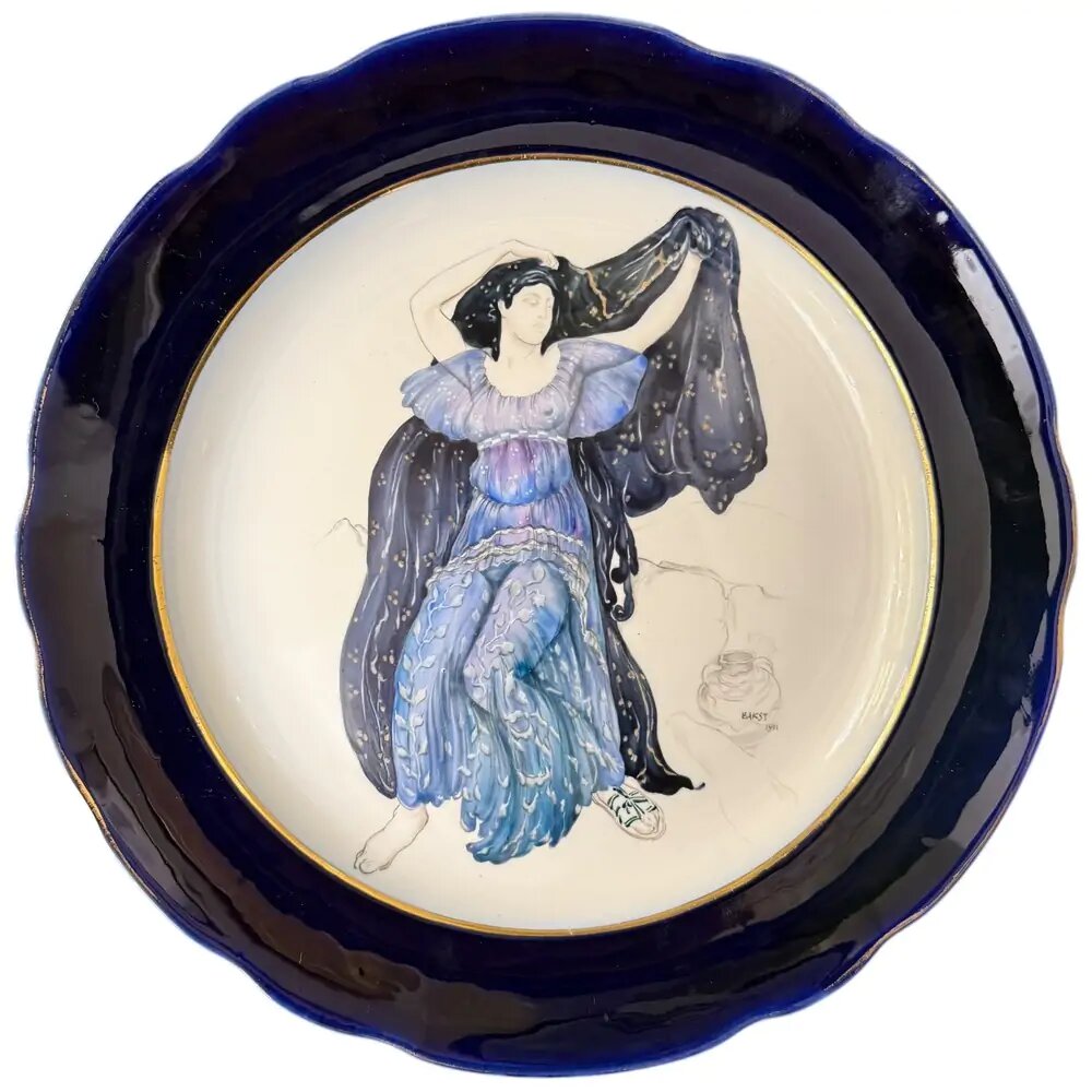 Блюдо декоративное "Нимфа", 33 см, роспись О. У. (Бакст Л. С), 1911 г, Т-во Кузнецов М. С. в Вербилках