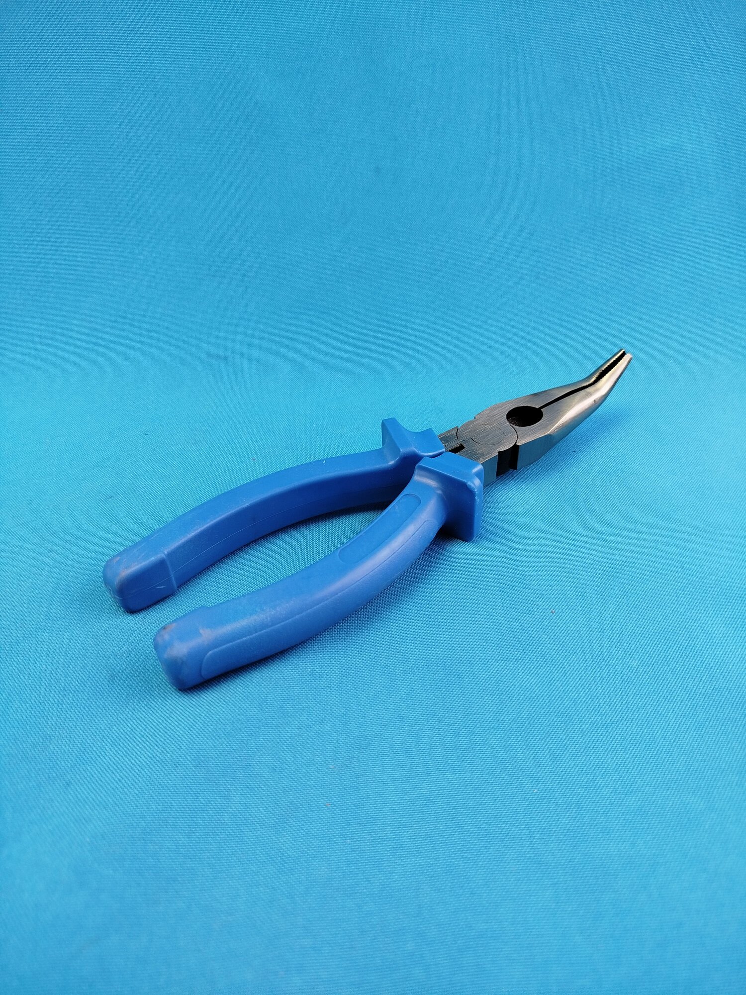 Круглогубцы "сервис-ключ" загнутые с синими ручками 200мм