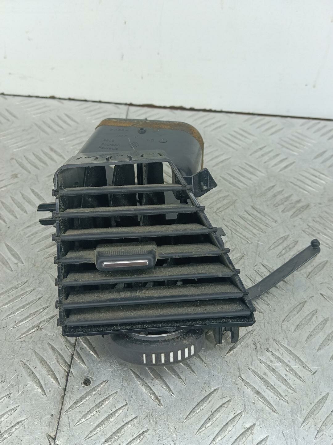 Дефлектор обдува салона передний левый Renault Laguna 3 2011