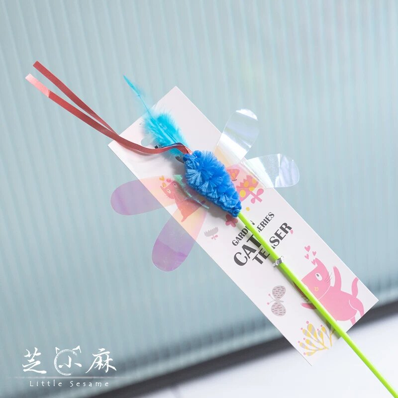 Игрушка для кошек AmyCarol (Тайвань): удочка-ловушка для насекомых (бабочек, стрекоз), длинная, с нитью и перьями,