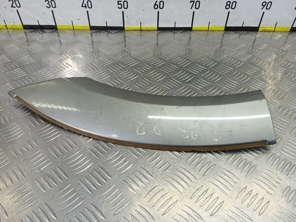 Накладка крыла заднего левая Б/У для MITSUBISHI PAJERO III рестайлинг (2002—2006) MR508259