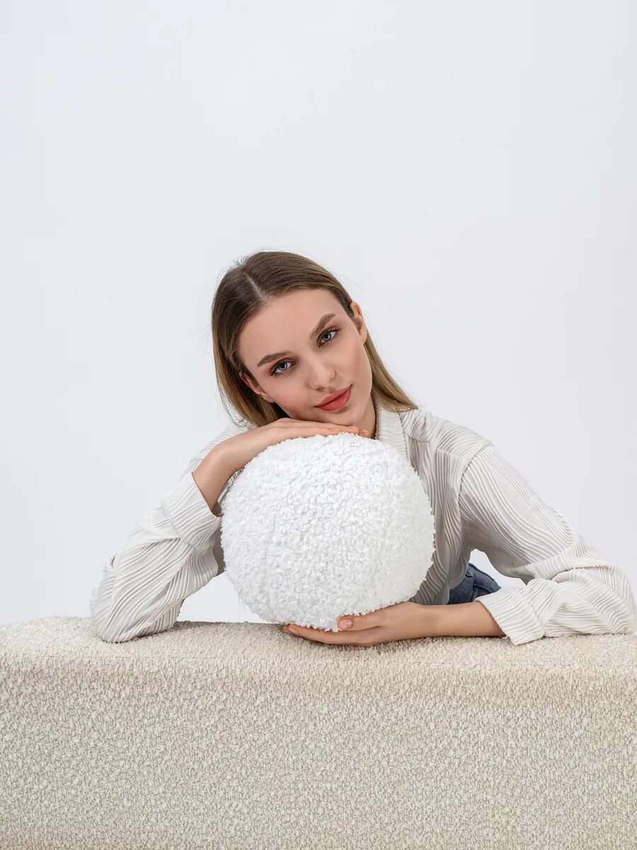 Подушка KamicoHome декоративная, искусственный мех, круглая, 23см