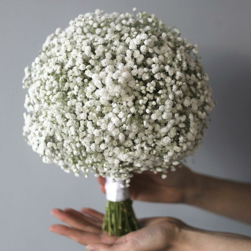Свадебный букет невесты из 15 шт. белоснежной гипсофилы с атласной лентой, бусинами, круглый