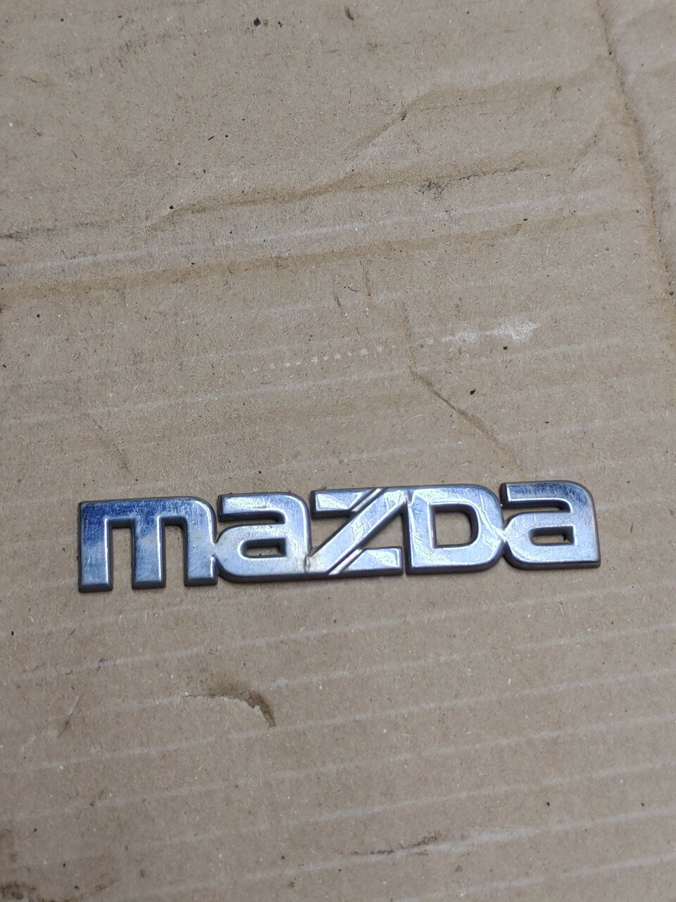 Эмблема Mazda 626 GE