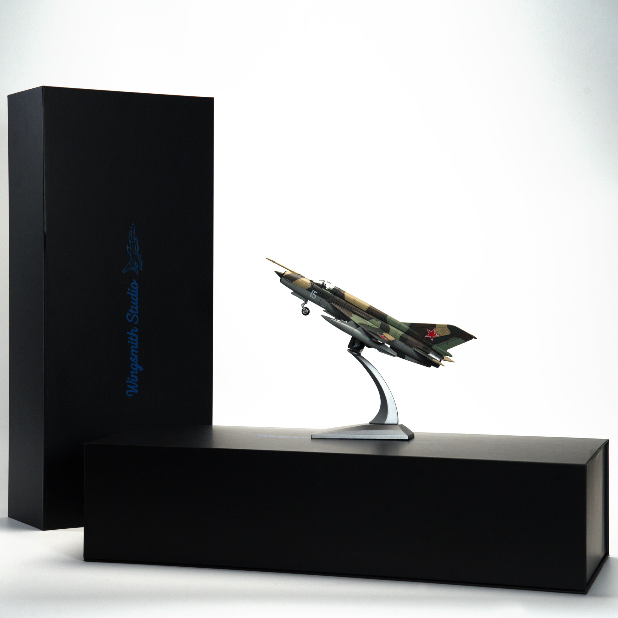 Сборная модель истребителя МиГ-21 Fishbed, эпоха холодной войны, военный самолет, коллекционная, для взрослых, с дисплеем и плакатами [тематический подарок мужчине]