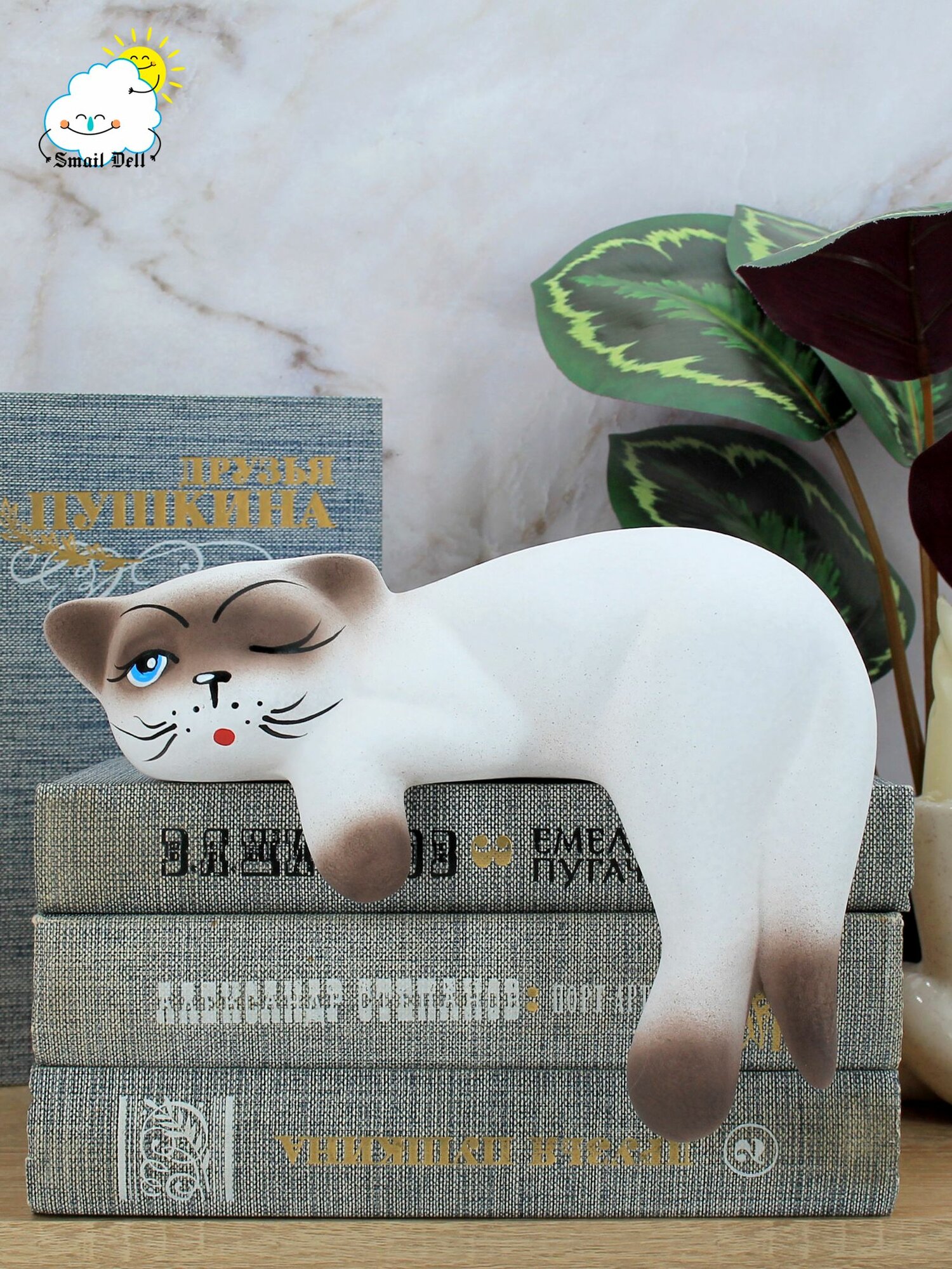 Статуэтка , фигурка свисающая Кошка Соня 21 см , керамика , цвет белый с коричневый подпалом