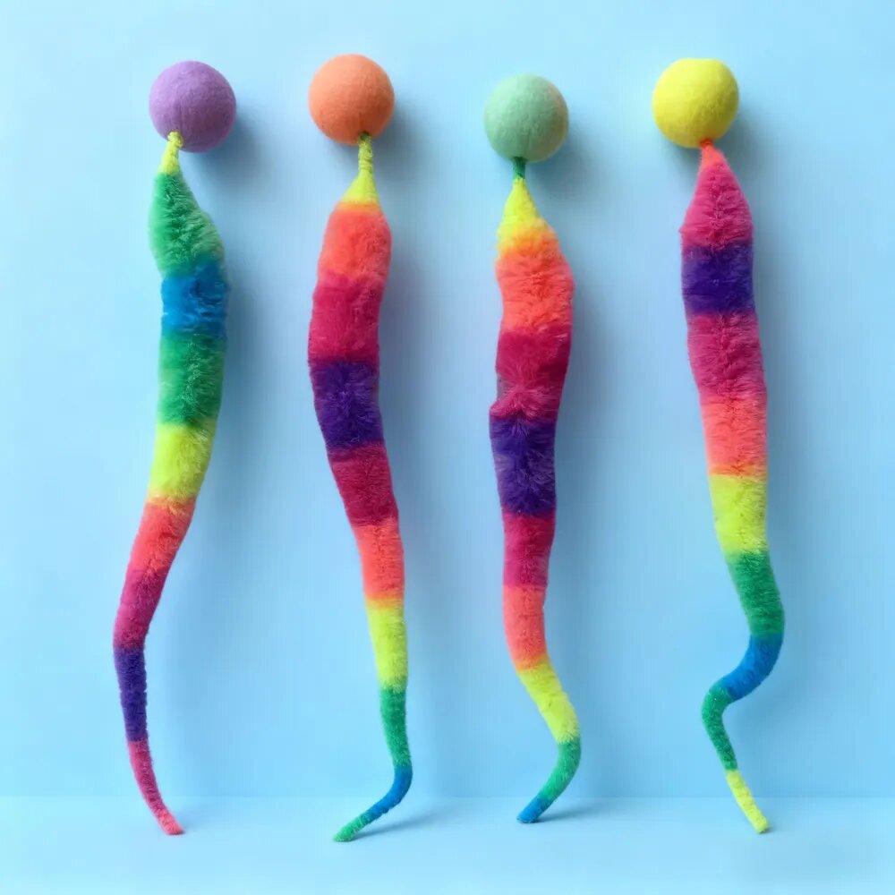 Интерактивный цветной мяч с хвостом-червяком для кошек