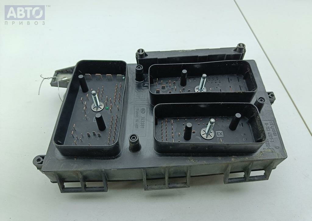 Блок предохранителей Opel Zafira B (2004-2014)