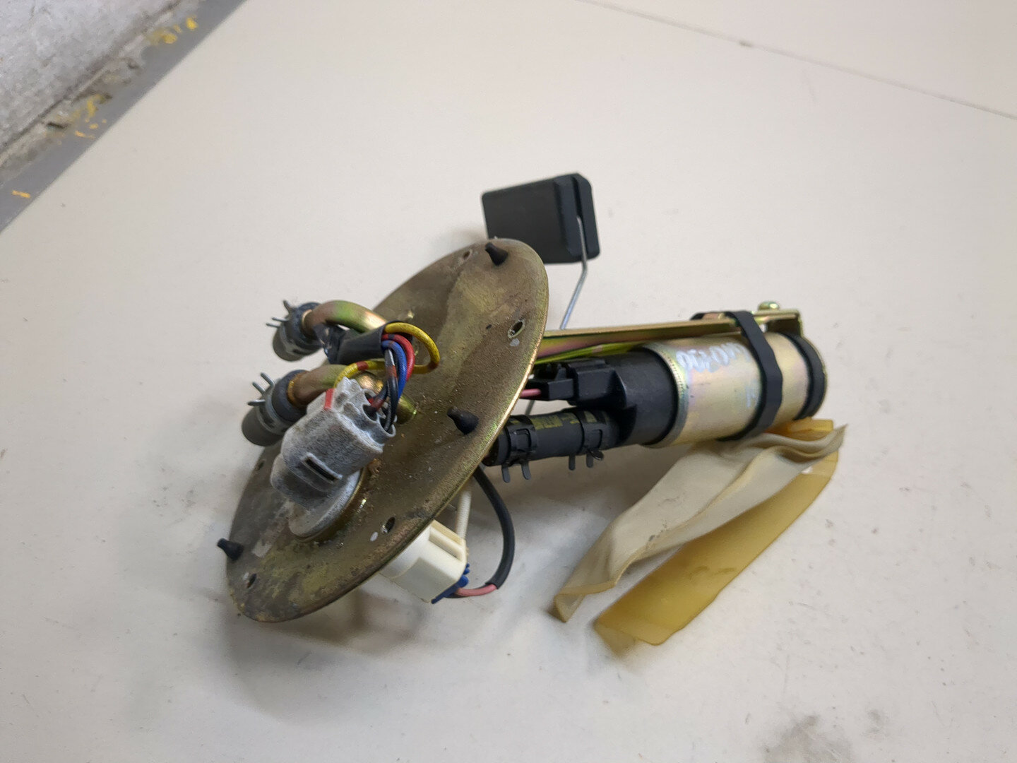 Насос топливный электрический Mazda MX-3 Б/У