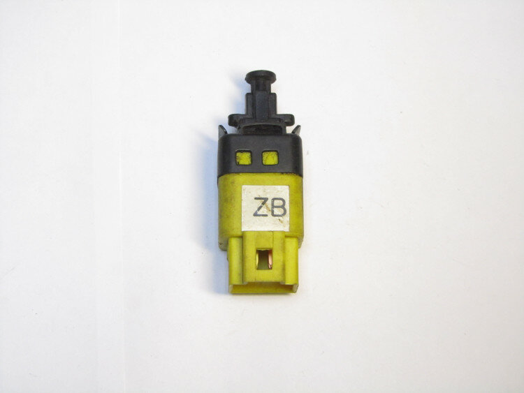 Датчик стоп-сигнала 96552790-ZB 96440926 Шевроле Лачетти с АКПП