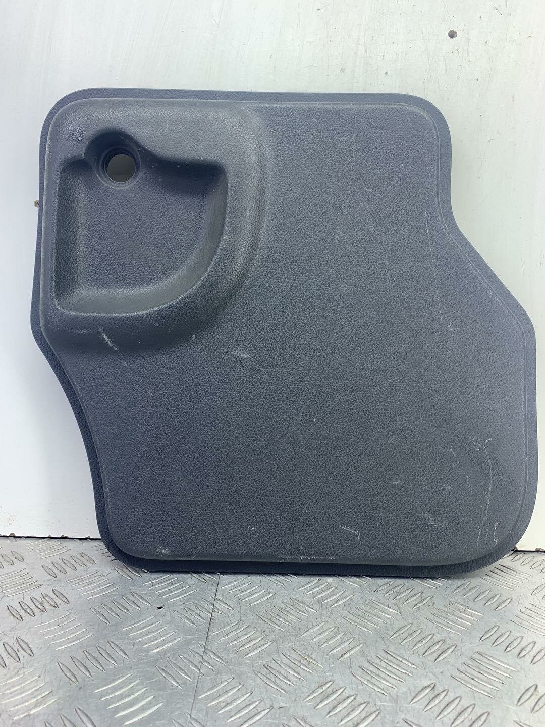 Обшивка двери правой Renault Logan (2004 - 2009) 8200426965