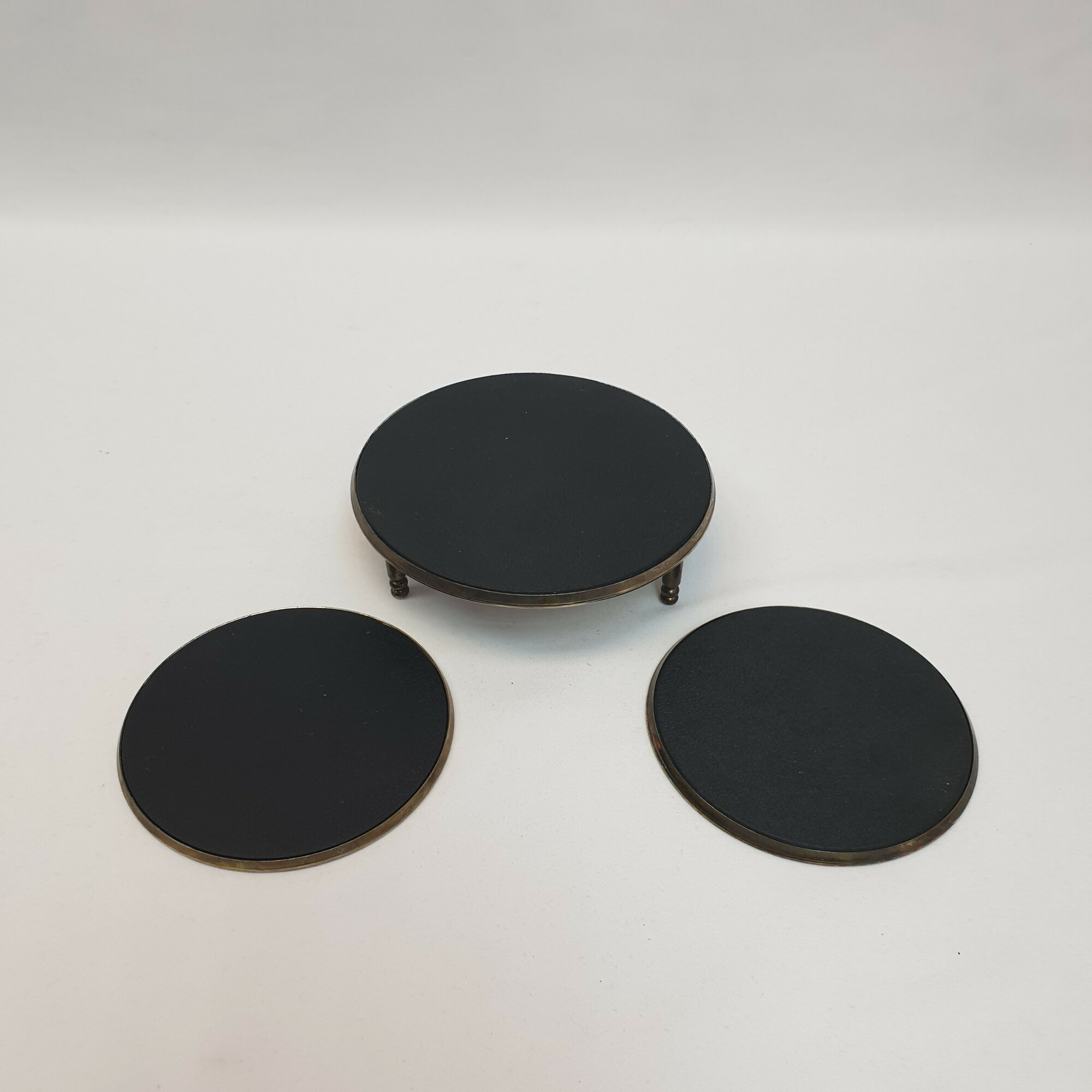 Набор подставок под горячее 3 шт. мельхиор, рисунок. Винтаж, СССР