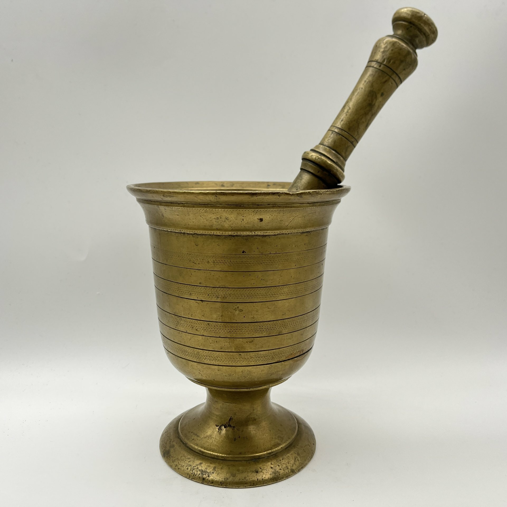 Ступа на ножке (в комплекте с пестиком), бронза, литье, Российская империя, 1890-1915 гг.