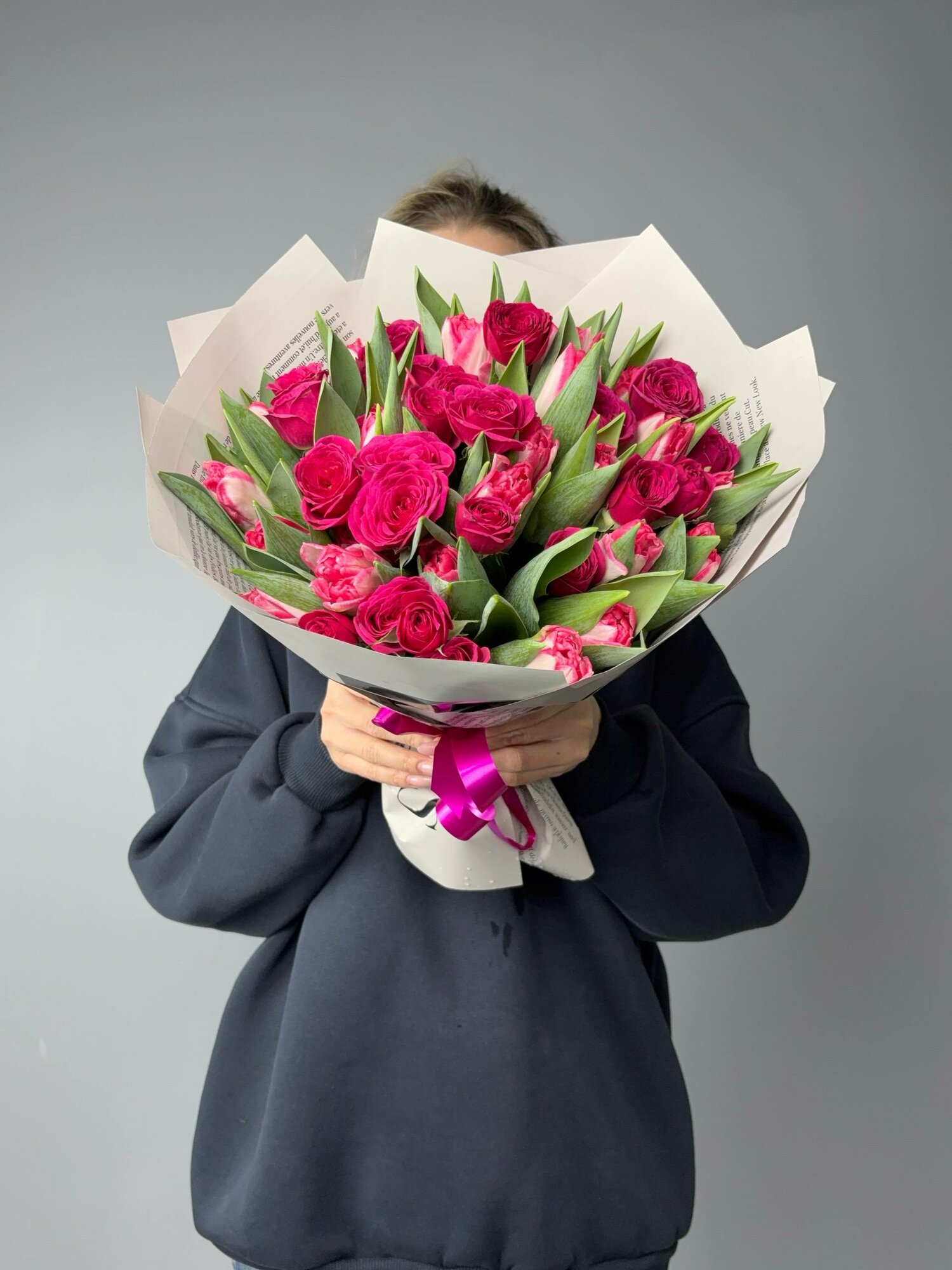 Алая нежность: 15 кустовых роз и 20 тюльпанов – FRESH FLORA купить свежие цветы с доставкой