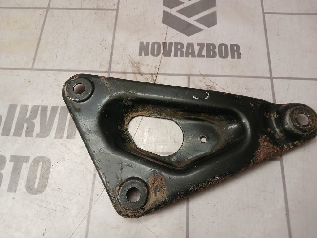 Кронштейн переднего бампера левый Opel Astra H / Family 2004 >