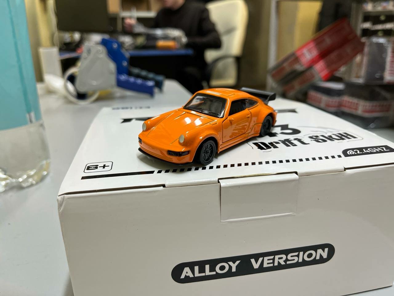 Радиоуправляемая машинка 1:43 металлическая 4WD, дрифт-кар с подсветкой Porsche 911 - оранжевый