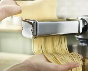 Высококачественная скалка для пасты Kenwood. Совместима со всей кухонной техникой Kenwood. Можно использовать для приготовления тонких листов пасты, лазаньи, пельменей и пельменей.