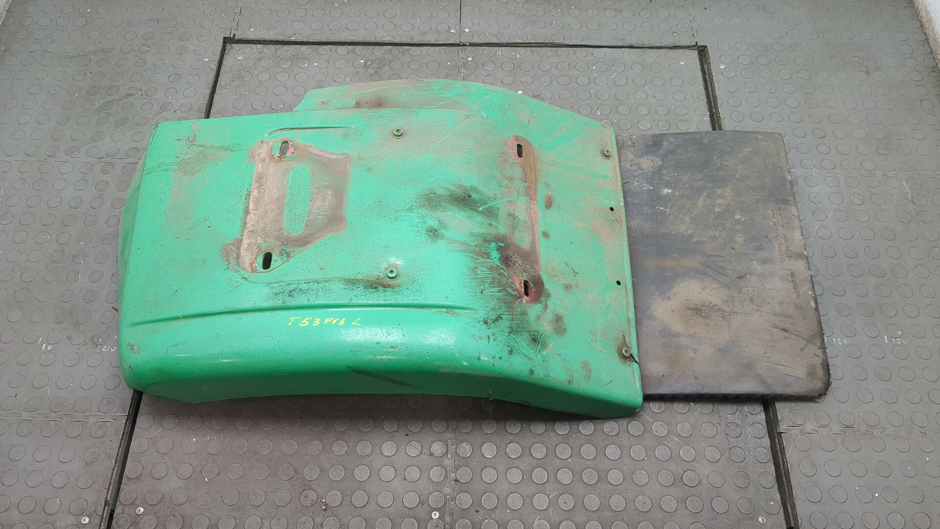 Крыло левое переднее Volvo FL Б/У