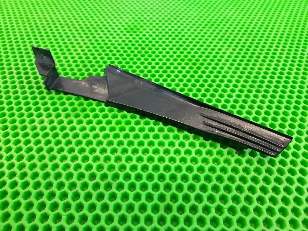 Накладка на крыло Opel Astra H 1.6 Z16XER 2009 перед. лев. (б/у) 13272624