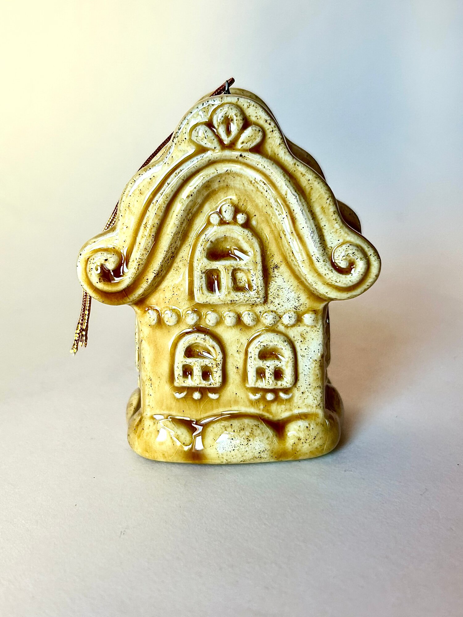 Елочная игрушка Домик желтый, Майолика, глазурь, керамика, 8,5х7 см